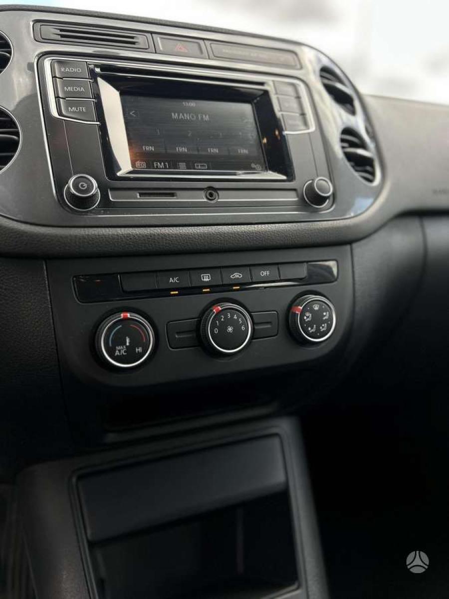 Pelēks Volkswagen Tiguan 2015 Kauņa, ar dzinēja tilpumu 1.40 L un nobraukumu 230 tūkst. km par 8799 €, foto 23 vietnē AUTOMOTO.COM.LV