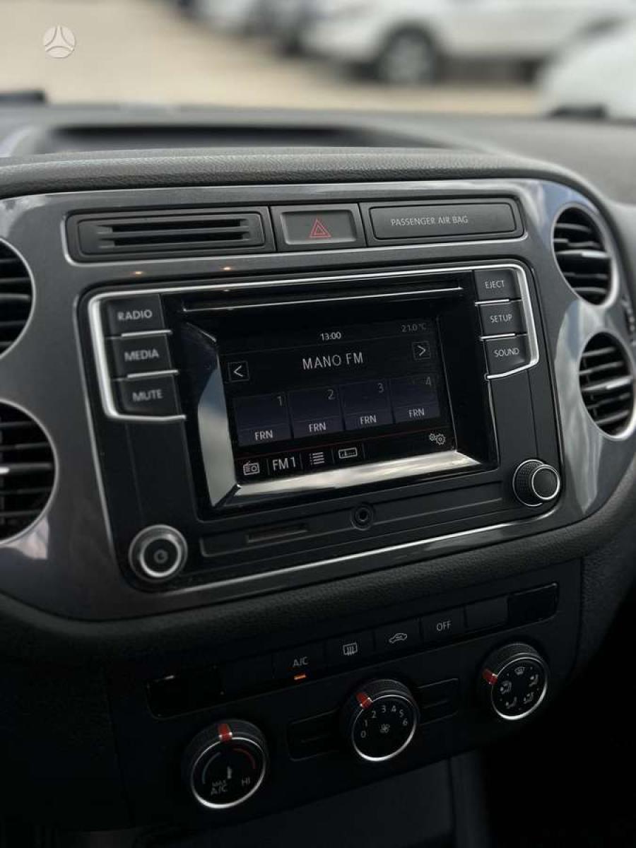 Pelēks Volkswagen Tiguan 2015 Kauņa, ar dzinēja tilpumu 1.40 L un nobraukumu 230 tūkst. km par 8799 €, foto 24 vietnē AUTOMOTO.COM.LV