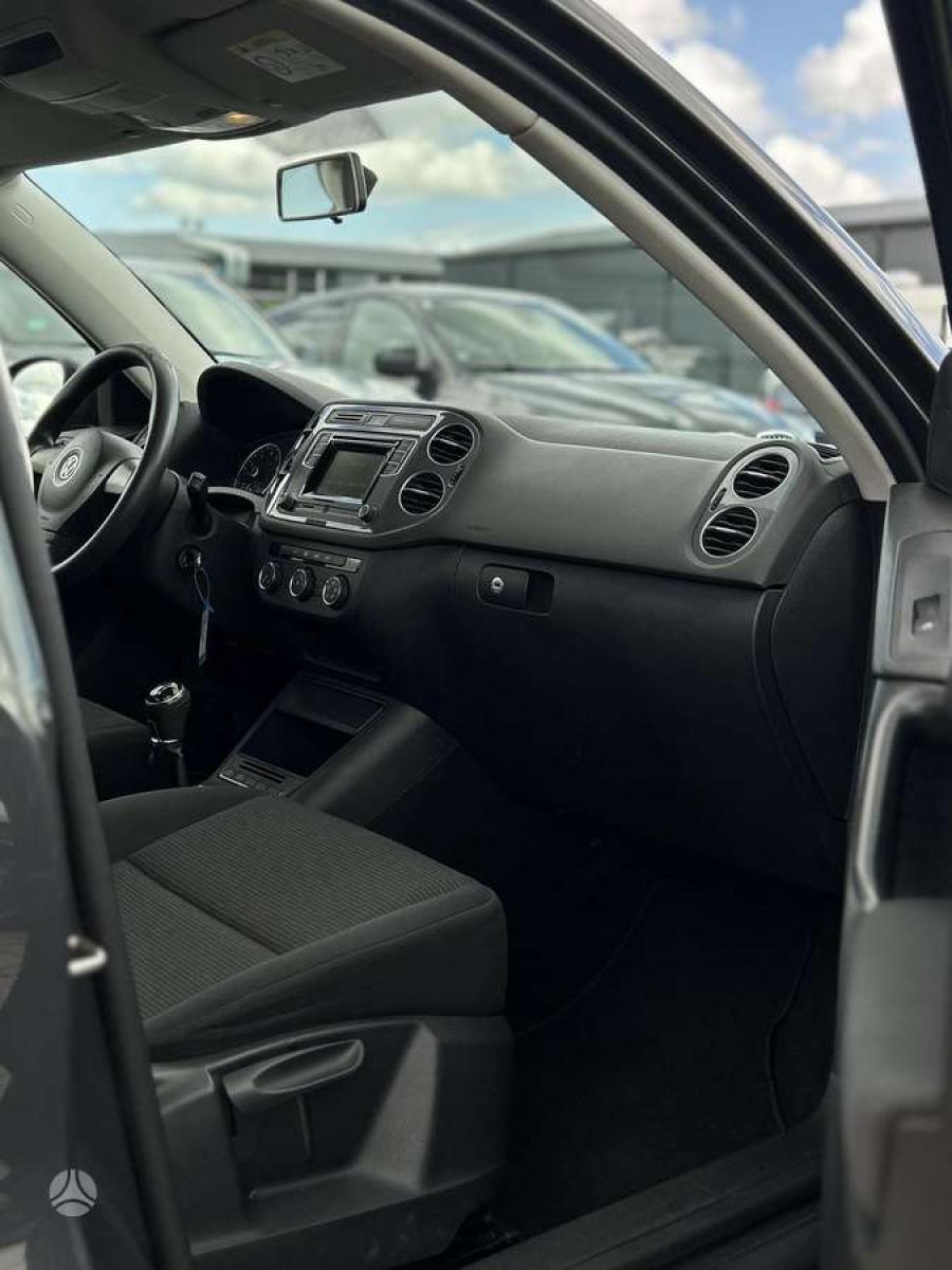 Pelēks Volkswagen Tiguan 2015 Kauņa, ar dzinēja tilpumu 1.40 L un nobraukumu 230 tūkst. km par 8799 €, foto 28 vietnē AUTOMOTO.COM.LV