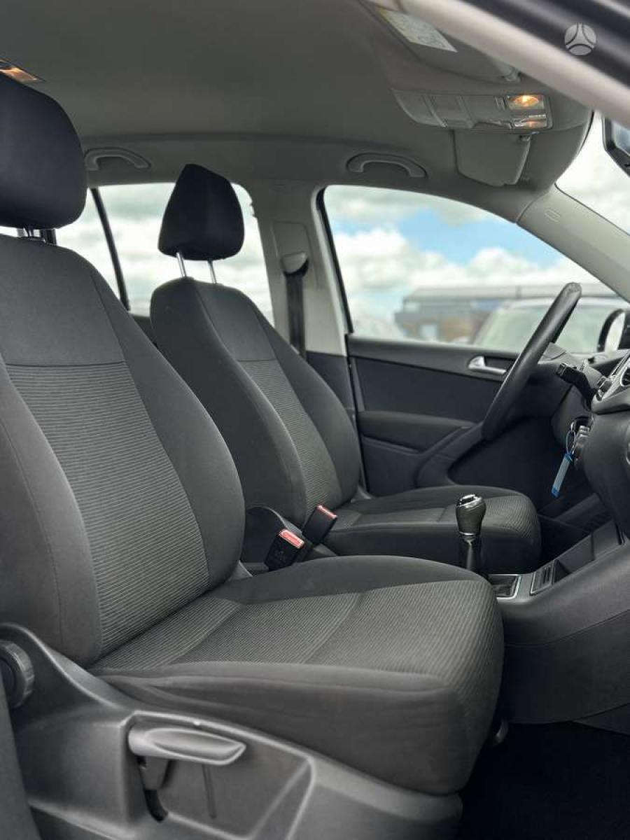 Pelēks Volkswagen Tiguan 2015 Kauņa, ar dzinēja tilpumu 1.40 L un nobraukumu 230 tūkst. km par 8799 €, foto 31 vietnē AUTOMOTO.COM.LV