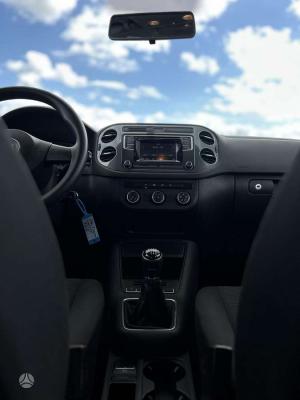 Pelēks Volkswagen Tiguan 2015 Kauņa, ar dzinēja tilpumu 1.40 L un nobraukumu 230 tūkst. km par 8799 €, foto 32 vietnē AUTOMOTO.COM.LV