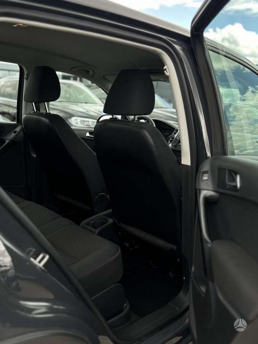 Pelēks Volkswagen Tiguan 2015 Kauņa, ar dzinēja tilpumu 1.40 L un nobraukumu 230 tūkst. km par 8799 €, foto 33 vietnē AUTOMOTO.COM.LV