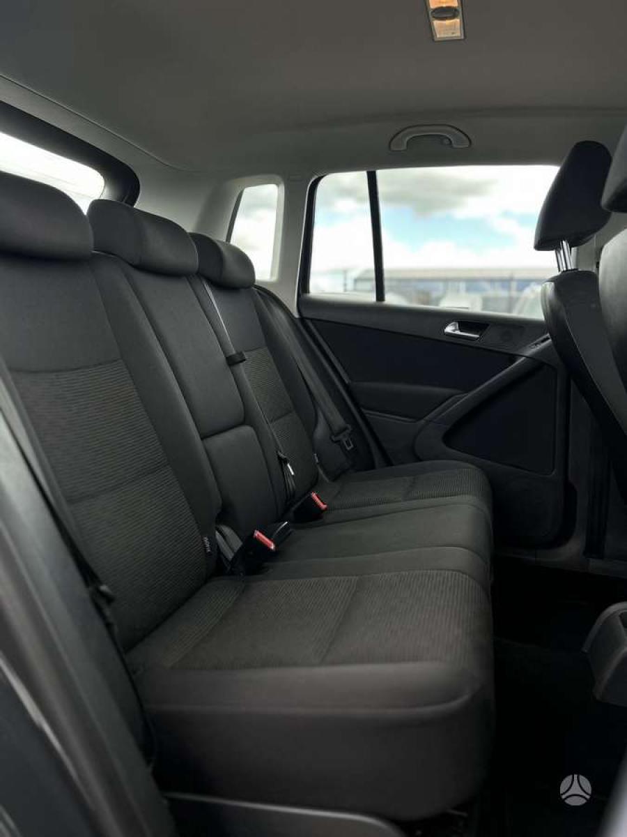 Pelēks Volkswagen Tiguan 2015 Kauņa, ar dzinēja tilpumu 1.40 L un nobraukumu 230 tūkst. km par 8799 €, foto 34 vietnē AUTOMOTO.COM.LV