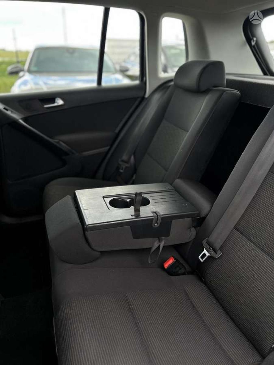 Pelēks Volkswagen Tiguan 2015 Kauņa, ar dzinēja tilpumu 1.40 L un nobraukumu 230 tūkst. km par 8799 €, foto 35 vietnē AUTOMOTO.COM.LV