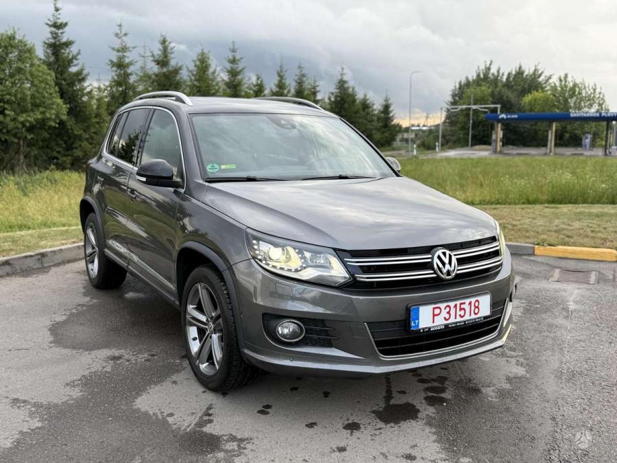 Grey Volkswagen Tiguan 2015 in Vilnius, with an engine capacity of 1.97 L and mileage of 255 thousand km for 11500 €, photo 4 on AUTOMOTO.COM.LV