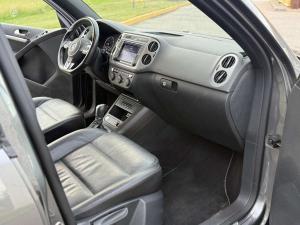 Grey Volkswagen Tiguan 2015 in Vilnius, with an engine capacity of 1.97 L and mileage of 255 thousand km for 11500 €, photo 17 on AUTOMOTO.COM.LV