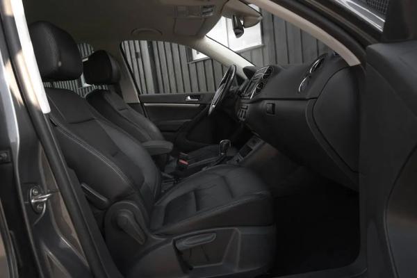 Pelēks Volkswagen Tiguan 2015 Jelgava, ar dzinēja tilpumu 2.00 L un nobraukumu 255 tūkst. km par 11900 €, foto 6 vietnē AUTOMOTO.COM.LV