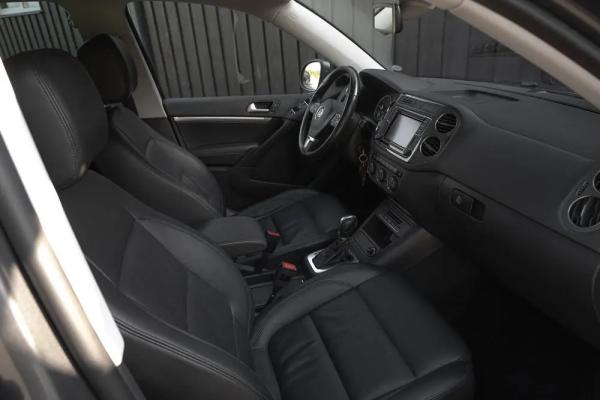Pelēks Volkswagen Tiguan 2015 Jelgava, ar dzinēja tilpumu 2.00 L un nobraukumu 255 tūkst. km par 11900 €, foto 7 vietnē AUTOMOTO.COM.LV