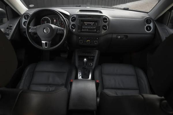 Pelēks Volkswagen Tiguan 2015 Jelgava, ar dzinēja tilpumu 2.00 L un nobraukumu 255 tūkst. km par 11900 €, foto 10 vietnē AUTOMOTO.COM.LV