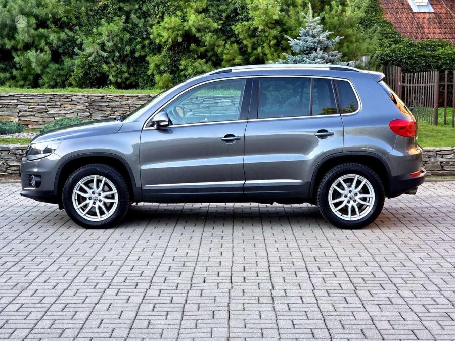 Grey Volkswagen Tiguan 2015 in Kedainiai, with an engine capacity of 1.97 L and mileage of 260 thousand km for 10500 €, photo 6 on AUTOMOTO.COM.LV