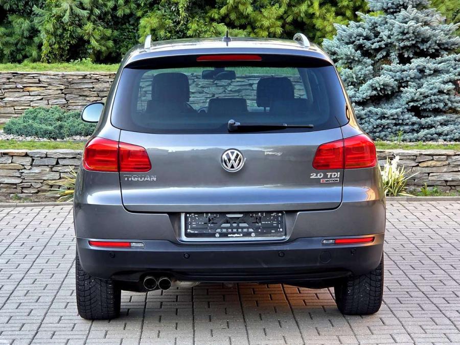Grey Volkswagen Tiguan 2015 in Kedainiai, with an engine capacity of 1.97 L and mileage of 260 thousand km for 10500 €, photo 9 on AUTOMOTO.COM.LV