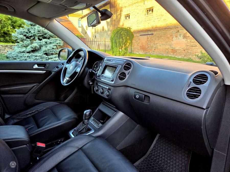 Grey Volkswagen Tiguan 2015 in Kedainiai, with an engine capacity of 1.97 L and mileage of 260 thousand km for 10500 €, photo 27 on AUTOMOTO.COM.LV