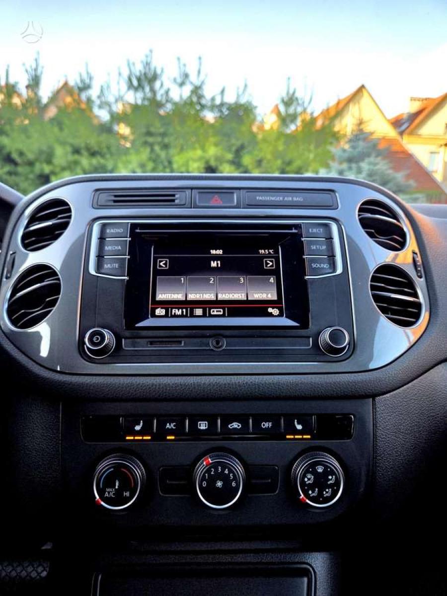 Grey Volkswagen Tiguan 2015 in Kedainiai, with an engine capacity of 1.97 L and mileage of 260 thousand km for 10500 €, photo 28 on AUTOMOTO.COM.LV