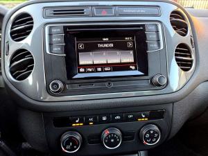 Grey Volkswagen Tiguan 2015 in Kedainiai, with an engine capacity of 1.97 L and mileage of 260 thousand km for 10500 €, photo 29 on AUTOMOTO.COM.LV