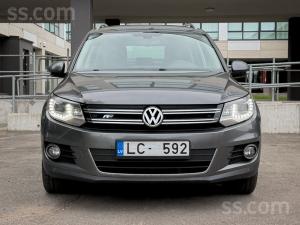 Grey Volkswagen Tiguan 2015 in Valmiera, with an engine capacity of 2.00 L and mileage of 334 thousand km for 7500 €, photo 4 on AUTOMOTO.COM.LV