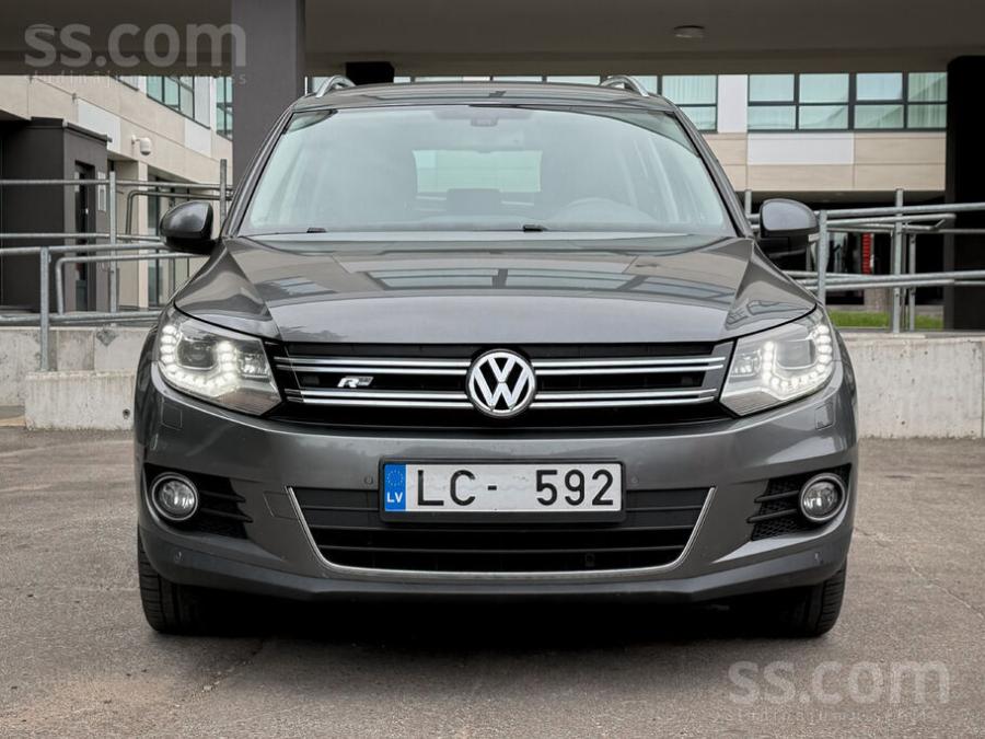 Grey Volkswagen Tiguan 2015 in Valmiera, with an engine capacity of 2.00 L and mileage of 334 thousand km for 7500 €, photo 4 on AUTOMOTO.COM.LV