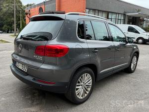 Grey Volkswagen Tiguan 2015 in Valmiera, with an engine capacity of 2.00 L and mileage of 334 thousand km for 7500 €, photo 5 on AUTOMOTO.COM.LV