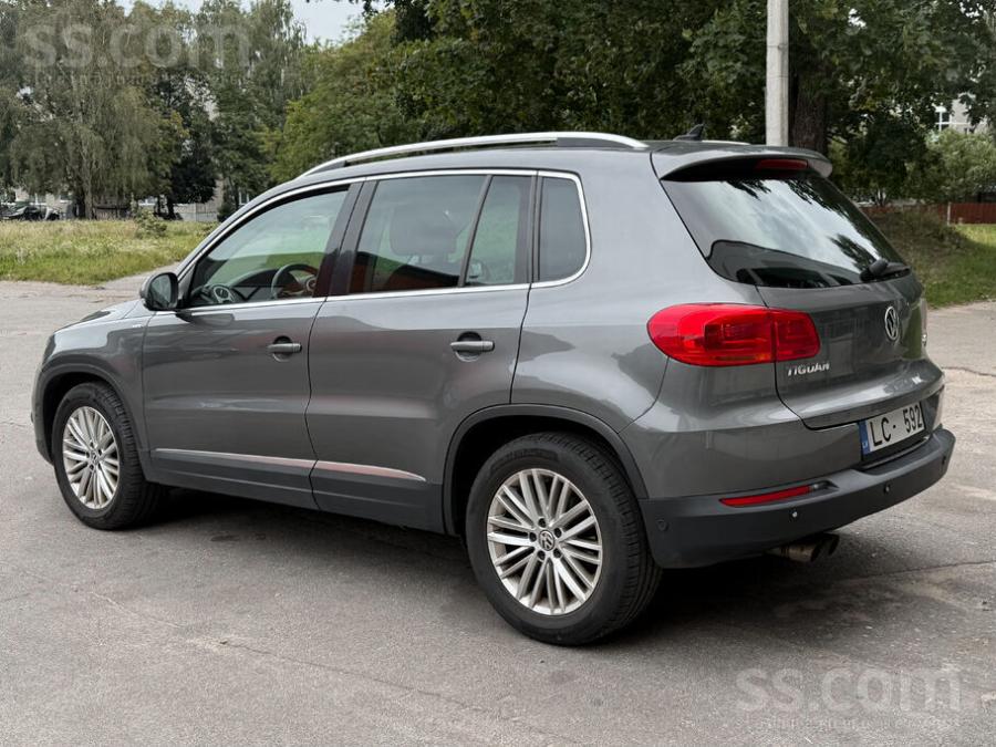 Grey Volkswagen Tiguan 2015 in Valmiera, with an engine capacity of 2.00 L and mileage of 334 thousand km for 7500 €, photo 6 on AUTOMOTO.COM.LV