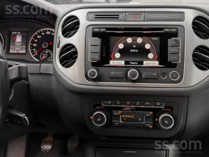 Grey Volkswagen Tiguan 2015 in Valmiera, with an engine capacity of 2.00 L and mileage of 334 thousand km for 7500 €, photo 8 on AUTOMOTO.COM.LV