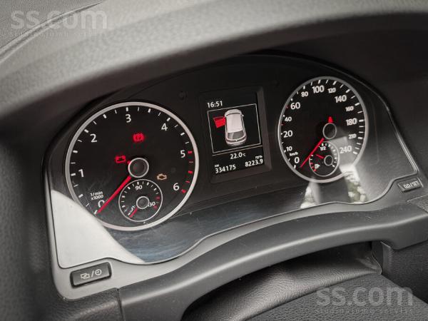 Фольксваген Тигуан 2015 в Валмиера на AUTOMOTO.COM.LV Серый Фольксваген Тигуан 2015 в Валмиера, объемом двигателя 2.00 л и пробегом 334 тыс. км за 7500 €, фото 9 на AUTOMOTO.COM.LV