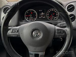 Grey Volkswagen Tiguan 2015 in Valmiera, with an engine capacity of 2.00 L and mileage of 334 thousand km for 7500 €, photo 10 on AUTOMOTO.COM.LV