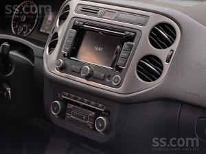 Grey Volkswagen Tiguan 2015 in Valmiera, with an engine capacity of 2.00 L and mileage of 334 thousand km for 7500 €, photo 11 on AUTOMOTO.COM.LV
