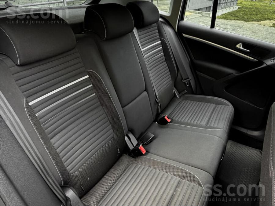 Grey Volkswagen Tiguan 2015 in Valmiera, with an engine capacity of 2.00 L and mileage of 334 thousand km for 7500 €, photo 15 on AUTOMOTO.COM.LV