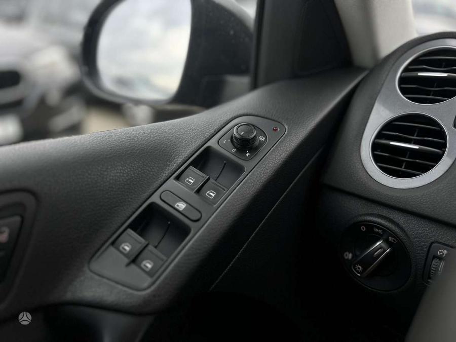 Pelēks Volkswagen Tiguan 2015 Kauņa, ar dzinēja tilpumu 1.40 L un nobraukumu 230 tūkst. km par 7999 €, foto 19 vietnē AUTOMOTO.COM.LV