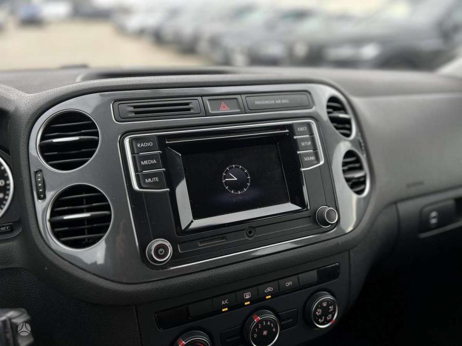 Pelēks Volkswagen Tiguan 2015 Kauņa, ar dzinēja tilpumu 1.40 L un nobraukumu 230 tūkst. km par 7999 €, foto 27 vietnē AUTOMOTO.COM.LV