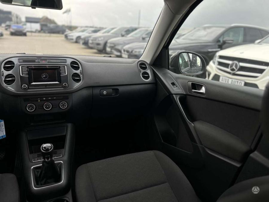 Pelēks Volkswagen Tiguan 2015 Kauņa, ar dzinēja tilpumu 1.40 L un nobraukumu 230 tūkst. km par 7999 €, foto 29 vietnē AUTOMOTO.COM.LV