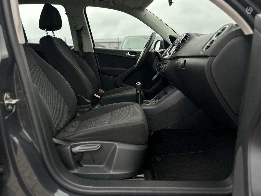 Pelēks Volkswagen Tiguan 2015 Kauņa, ar dzinēja tilpumu 1.40 L un nobraukumu 230 tūkst. km par 7999 €, foto 33 vietnē AUTOMOTO.COM.LV