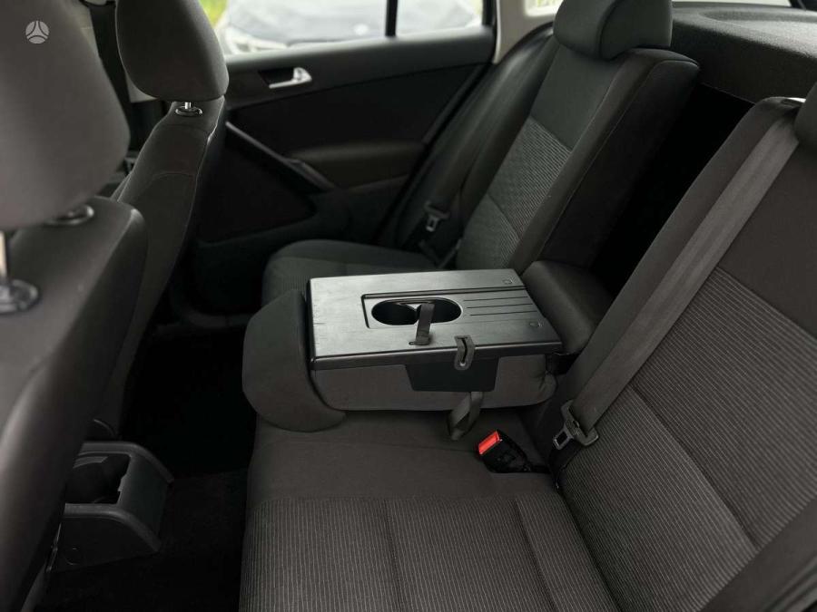 Pelēks Volkswagen Tiguan 2015 Kauņa, ar dzinēja tilpumu 1.40 L un nobraukumu 230 tūkst. km par 7999 €, foto 37 vietnē AUTOMOTO.COM.LV