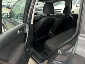 Pelēks Volkswagen Tiguan 2015 Kauņa, ar dzinēja tilpumu 1.40 L un nobraukumu 230 tūkst. km par 7999 €, foto 38 vietnē AUTOMOTO.COM.LV