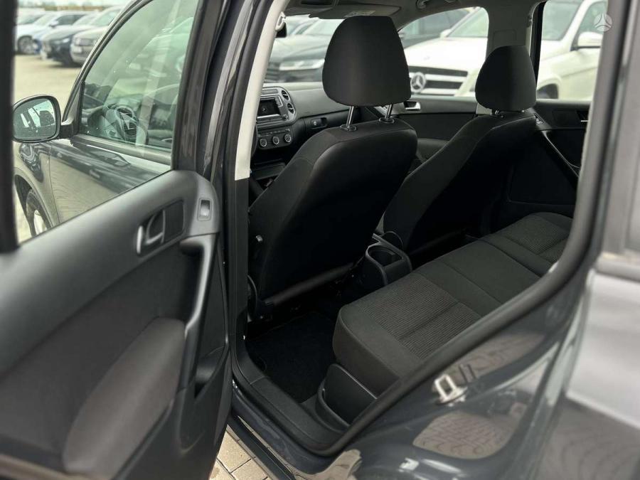 Pelēks Volkswagen Tiguan 2015 Kauņa, ar dzinēja tilpumu 1.40 L un nobraukumu 230 tūkst. km par 7999 €, foto 38 vietnē AUTOMOTO.COM.LV