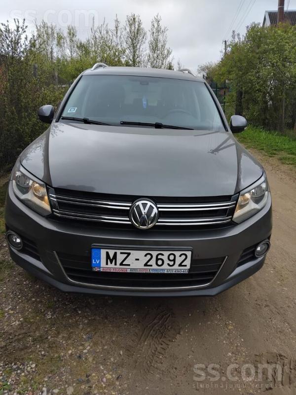 Grey Volkswagen Tiguan 2016 in Rezekne, with an engine capacity of 2.00 L and mileage of 240 thousand km for 9500 €, photo 1 on AUTOMOTO.COM.LV