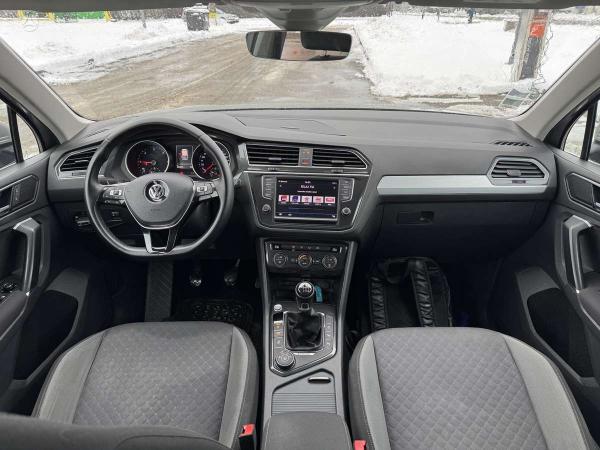 Grey Volkswagen Tiguan 2016 in Taurage, with an engine capacity of 1.97 L and mileage of 283 thousand km for 13300 €, photo 11 on AUTOMOTO.COM.LV