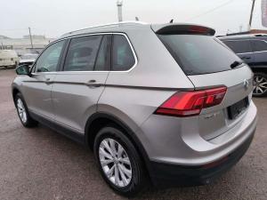 Grey Volkswagen Tiguan 2016 in Panevezys, with an engine capacity of 1.97 L and mileage of 211 thousand km for 13800 €, photo 8 on AUTOMOTO.COM.LV