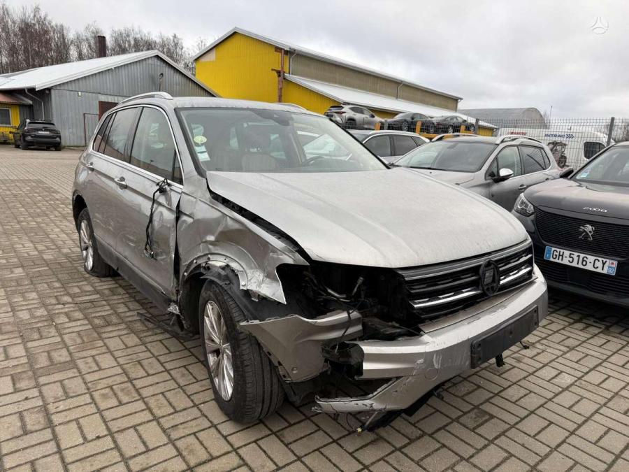 Pelēks Volkswagen Tiguan 2016 Kauņa, ar dzinēja tilpumu 1.97 L un nobraukumu 124 tūkst. km par 9200 €, foto 2 vietnē AUTOMOTO.COM.LV