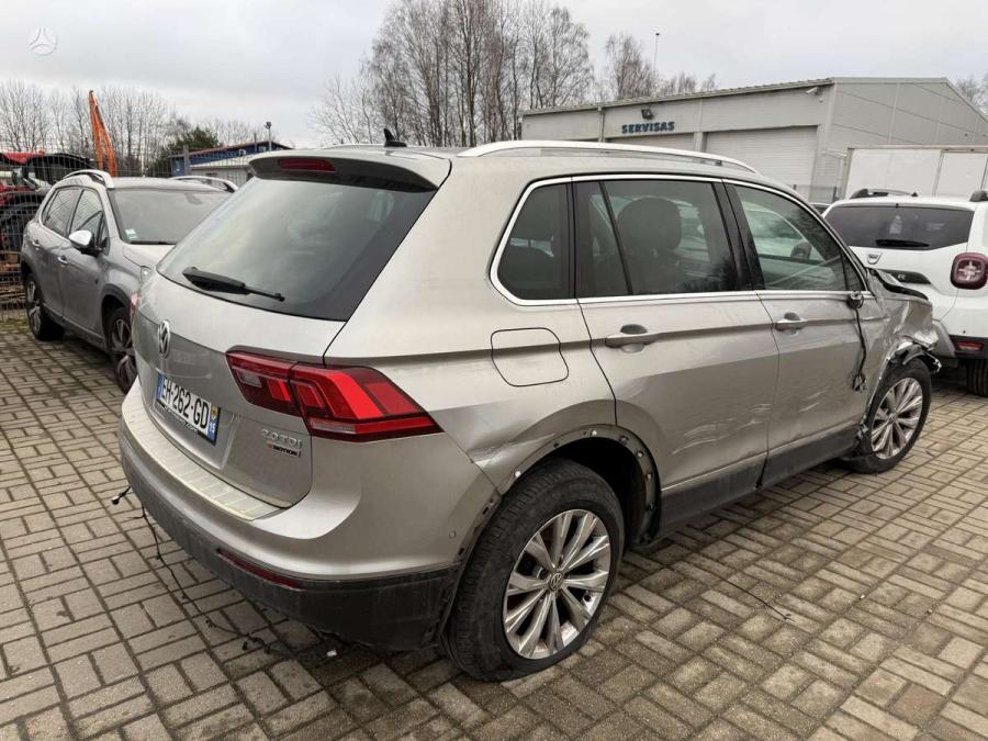 Pelēks Volkswagen Tiguan 2016 Kauņa, ar dzinēja tilpumu 1.97 L un nobraukumu 124 tūkst. km par 9200 €, foto 4 vietnē AUTOMOTO.COM.LV