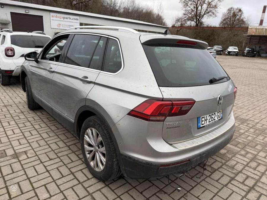 Pelēks Volkswagen Tiguan 2016 Kauņa, ar dzinēja tilpumu 1.97 L un nobraukumu 124 tūkst. km par 9200 €, foto 5 vietnē AUTOMOTO.COM.LV