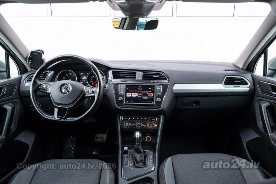 Grey Volkswagen Tiguan 2016 in Riga, with an engine capacity of 1.40 L and mileage of 129 thousand km for 15800 €, photo 7 on AUTOMOTO.COM.LV