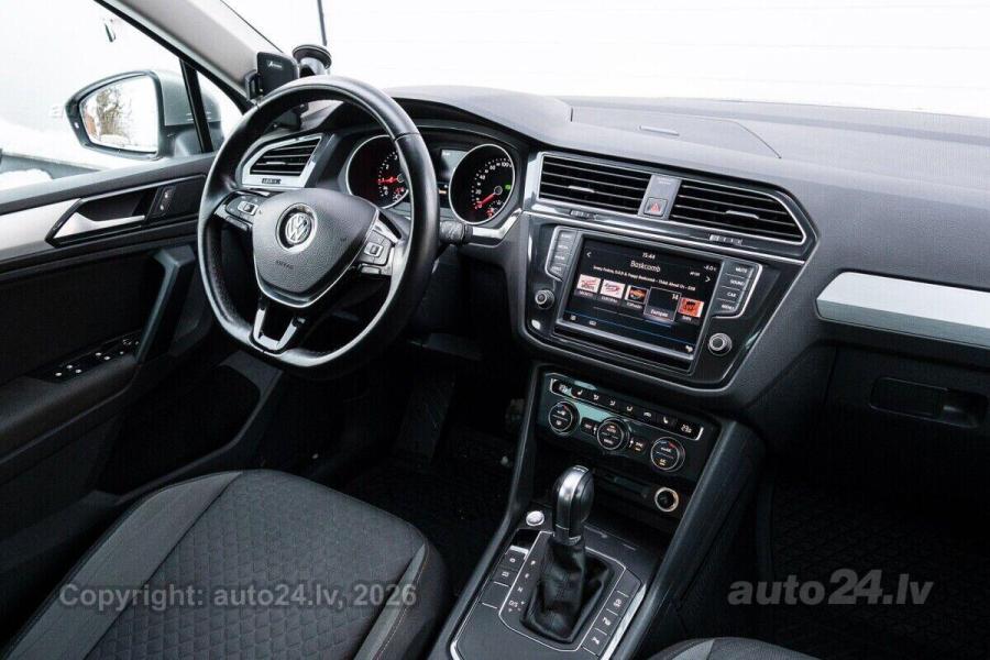 Grey Volkswagen Tiguan 2016 in Riga, with an engine capacity of 1.40 L and mileage of 129 thousand km for 15800 €, photo 8 on AUTOMOTO.COM.LV