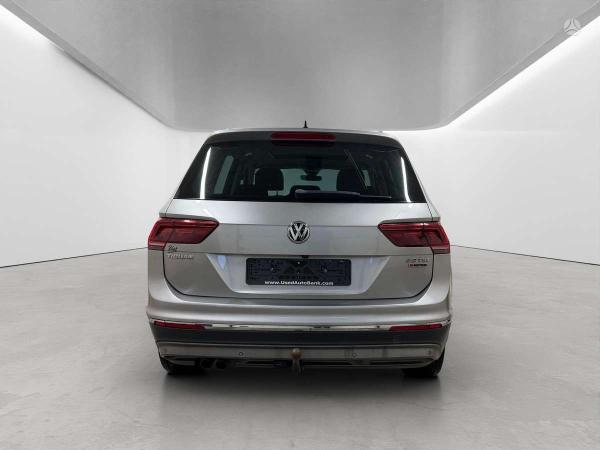 Grey Volkswagen Tiguan 2016 in Marijampole, with an engine capacity of 1.98 L and mileage of 213 thousand km for 15500 €, photo 5 on AUTOMOTO.COM.LV