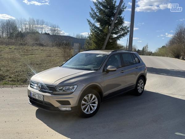 Pelēks Volkswagen Tiguan 2016 Viļņa, ar dzinēja tilpumu 2.00 L un nobraukumu 216 tūkst. km par 12400 €, foto 1 vietnē AUTOMOTO.COM.LV