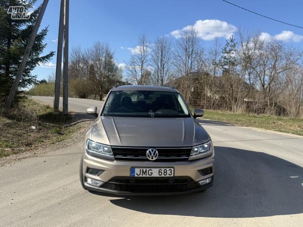 Pelēks Volkswagen Tiguan 2016 Viļņa, ar dzinēja tilpumu 2.00 L un nobraukumu 216 tūkst. km par 12400 €, foto 2 vietnē AUTOMOTO.COM.LV