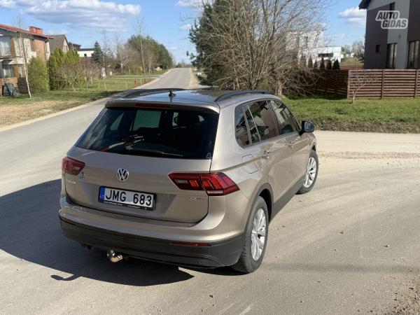Pelēks Volkswagen Tiguan 2016 Viļņa, ar dzinēja tilpumu 2.00 L un nobraukumu 216 tūkst. km par 12400 €, foto 5 vietnē AUTOMOTO.COM.LV