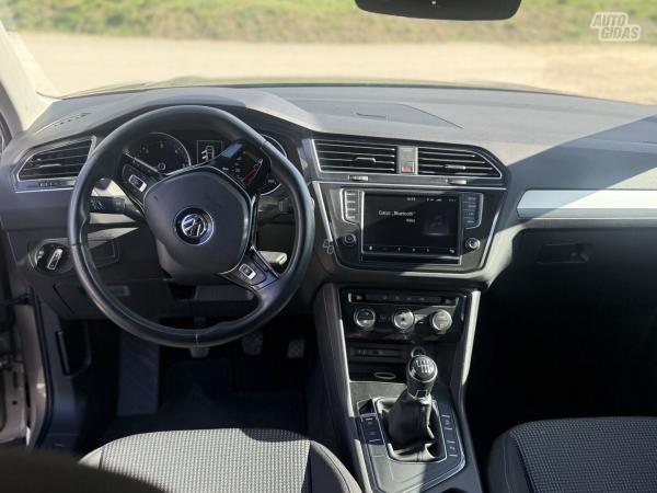 Pelēks Volkswagen Tiguan 2016 Viļņa, ar dzinēja tilpumu 2.00 L un nobraukumu 216 tūkst. km par 12400 €, foto 10 vietnē AUTOMOTO.COM.LV