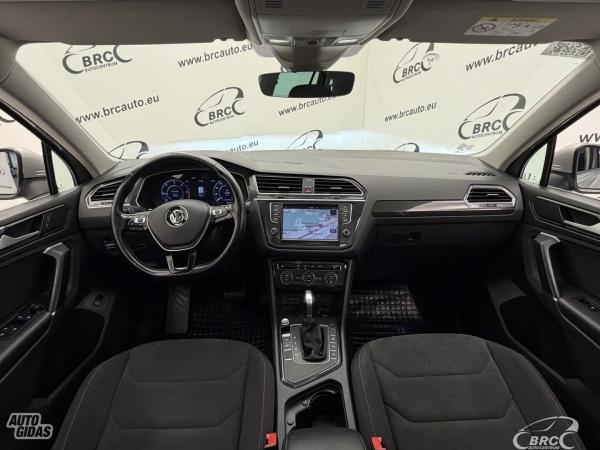 Grey Volkswagen Tiguan 2016 in Avizieniai, with an engine capacity of 2.00 L and mileage of 223 thousand km for 15900 €, photo 3 on AUTOMOTO.COM.LV