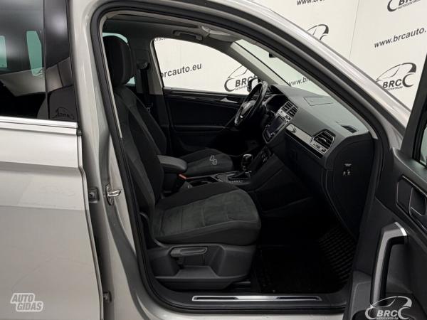 Grey Volkswagen Tiguan 2016 in Avizieniai, with an engine capacity of 2.00 L and mileage of 223 thousand km for 15900 €, photo 4 on AUTOMOTO.COM.LV
