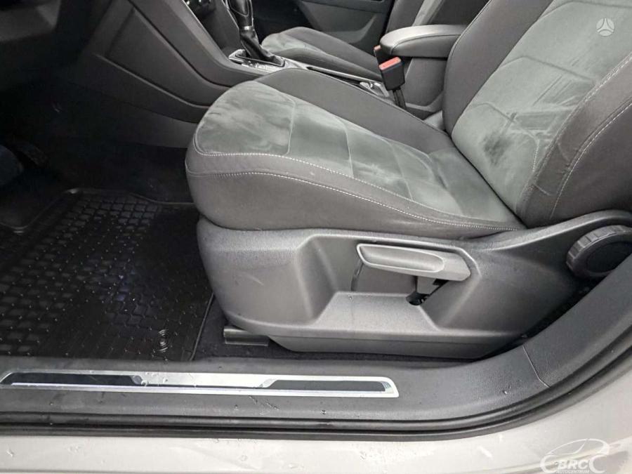 Grey Volkswagen Tiguan 2016 in Vilnius, with an engine capacity of 1.97 L and mileage of 223 thousand km for 15450 €, photo 24 on AUTOMOTO.COM.LV